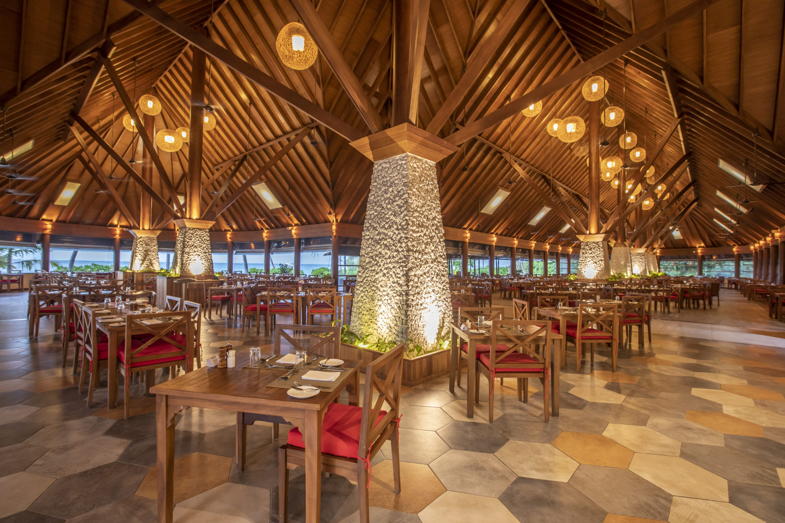Vakaru Restaurant | Sea Front Restaurant in Maldives | Reethi Beach Resort